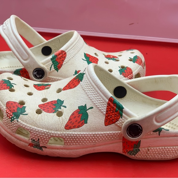 CROCS | Shoes | Crocs Women 8 Strawberry Vacay Vibes Clogs | Poshmark